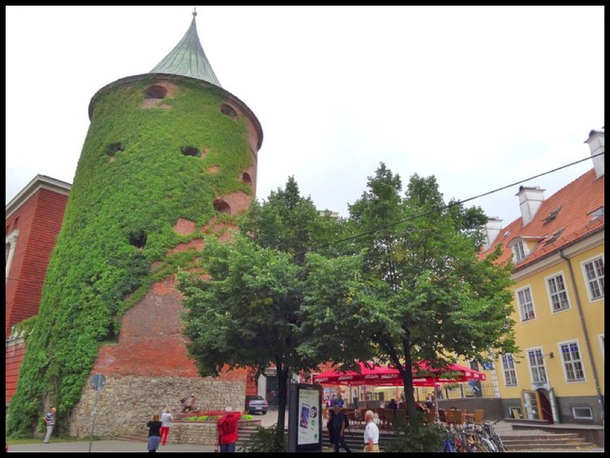 Powder Tower – The Rambling Wombat