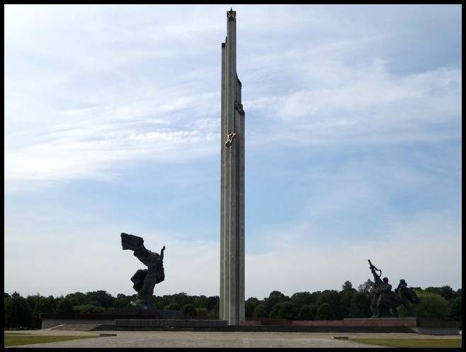 Soviet Victory Monument – The Rambling Wombat