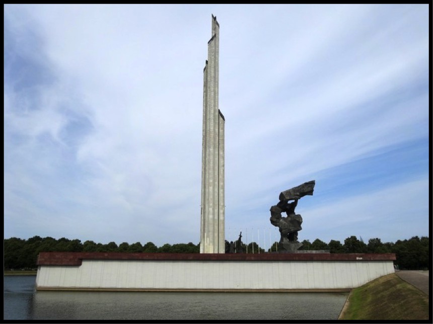 Soviet Victory Monument – The Rambling Wombat